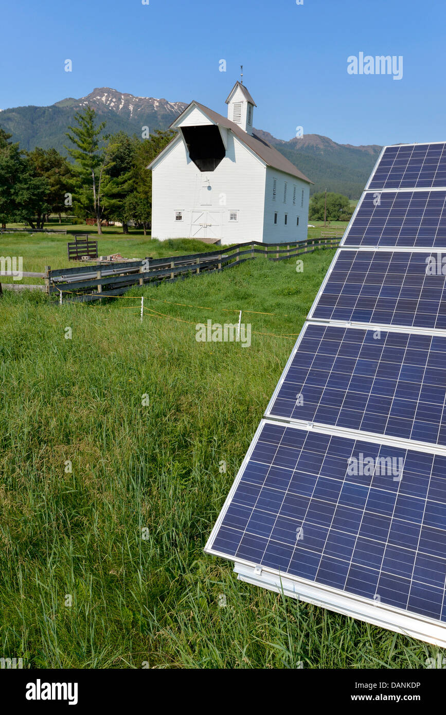 Barn with solar panels hi-res stock photography and images - Alamy