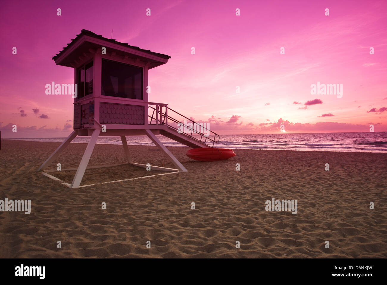 Lifeguard station hi-res stock photography and images - Alamy