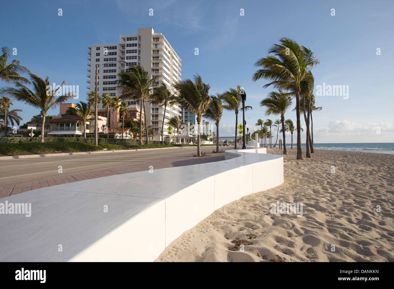 Wave wall hi-res stock photography and images - Alamy