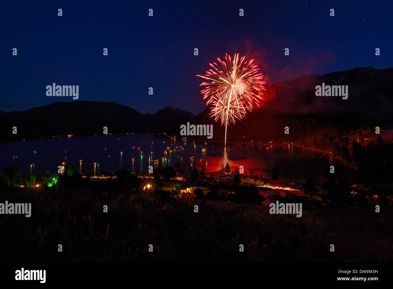 Fourth july fireworks lake hi-res stock photography and images - Alamy