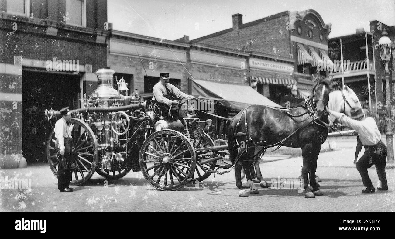 Horse drawn fire engine hi-res stock photography and images - Alamy