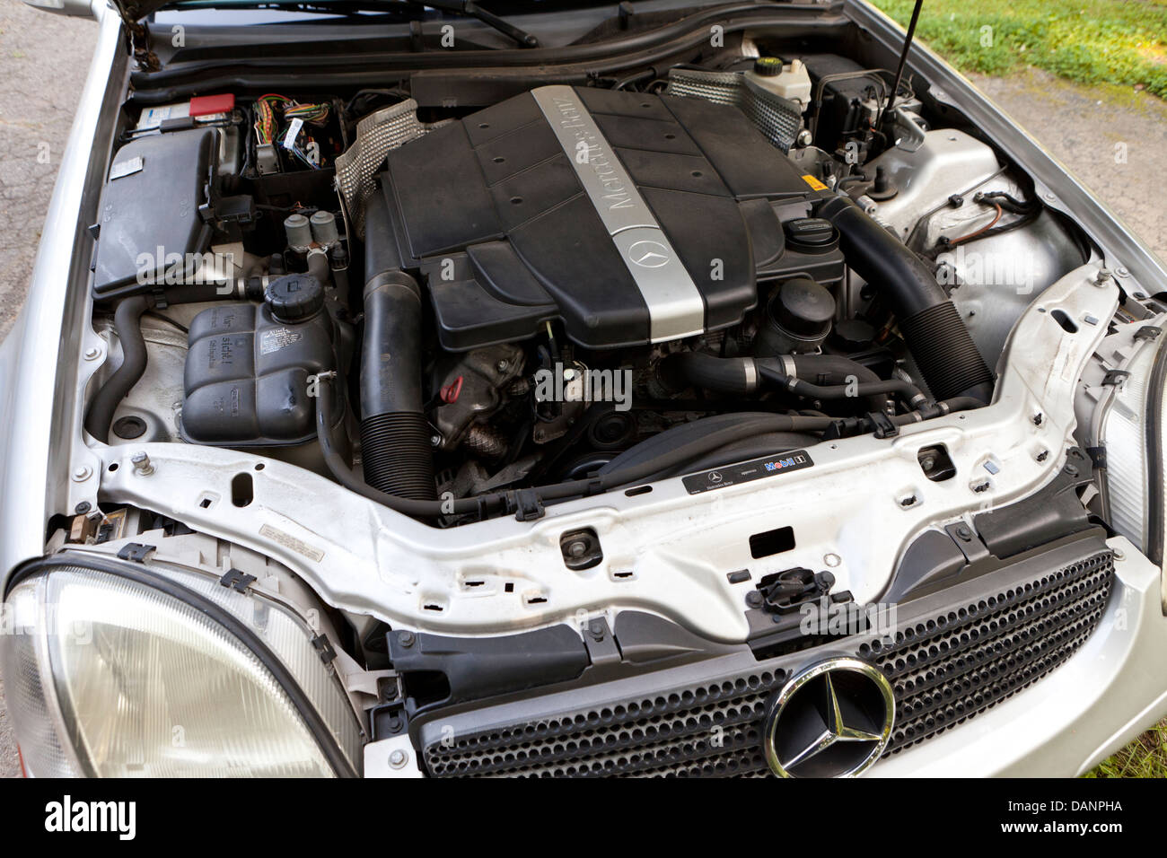 Open car bonnet hi-res stock photography and images - Alamy