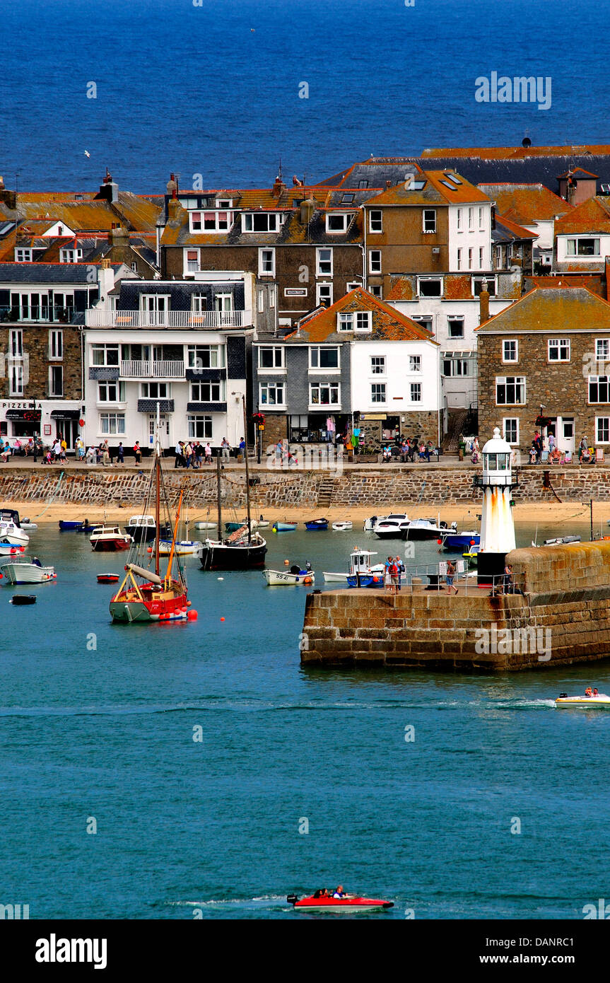 St ives harbour cornwall houses hi-res stock photography and images - Alamy