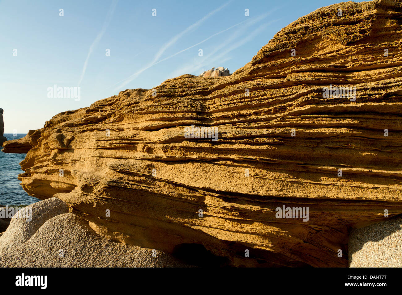 Layered rock hi-res stock photography and images - Alamy