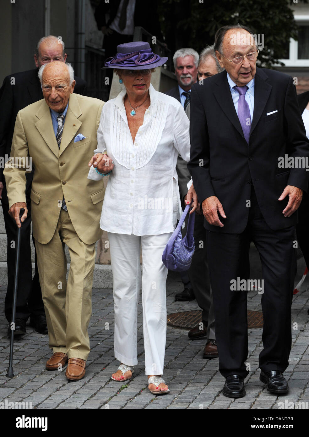 Former German President Walter Scheel (L-R), his wife Barbara and ...