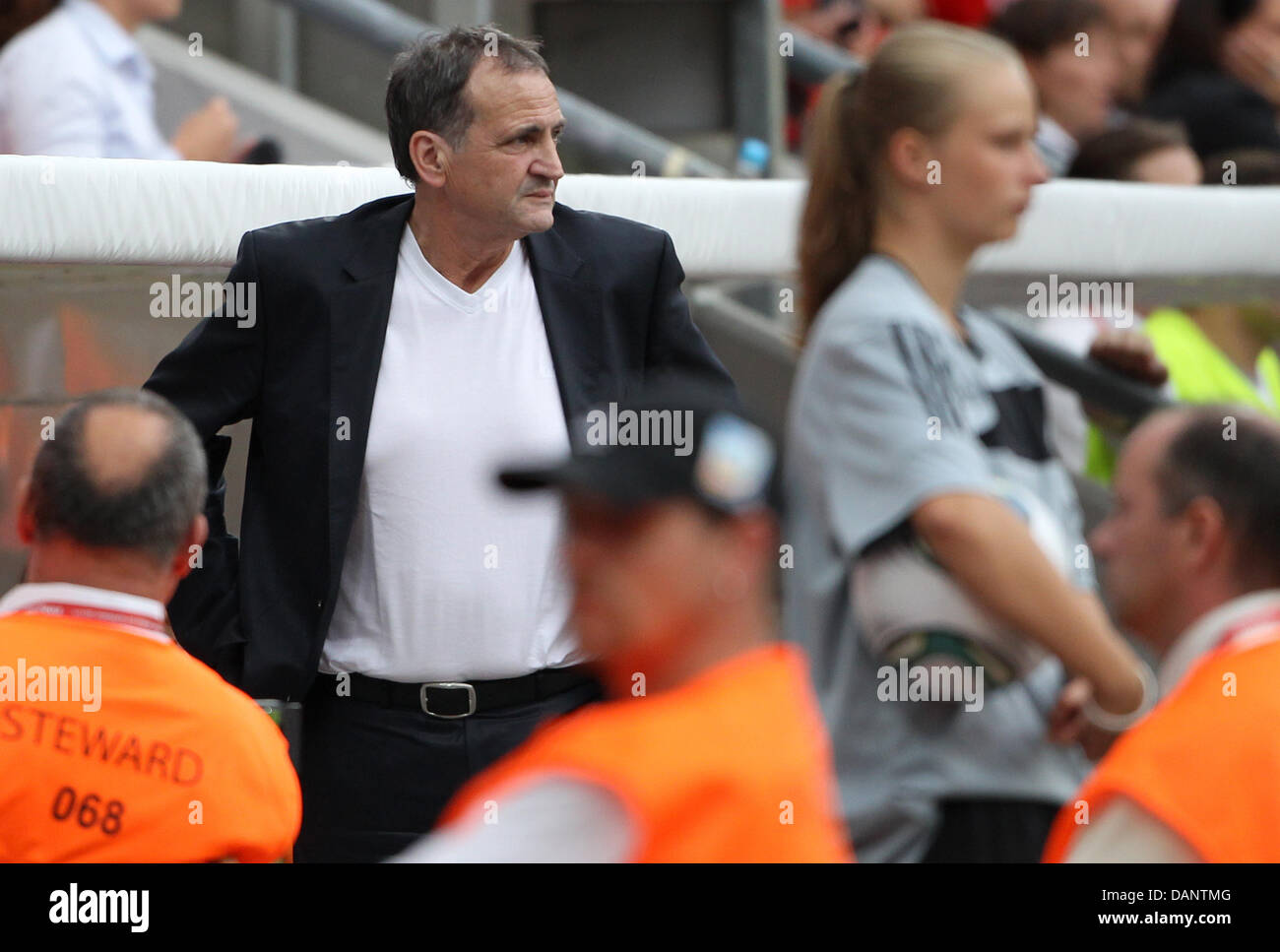 France's head coach Bruno Bini vie for the ball during the quarter ...