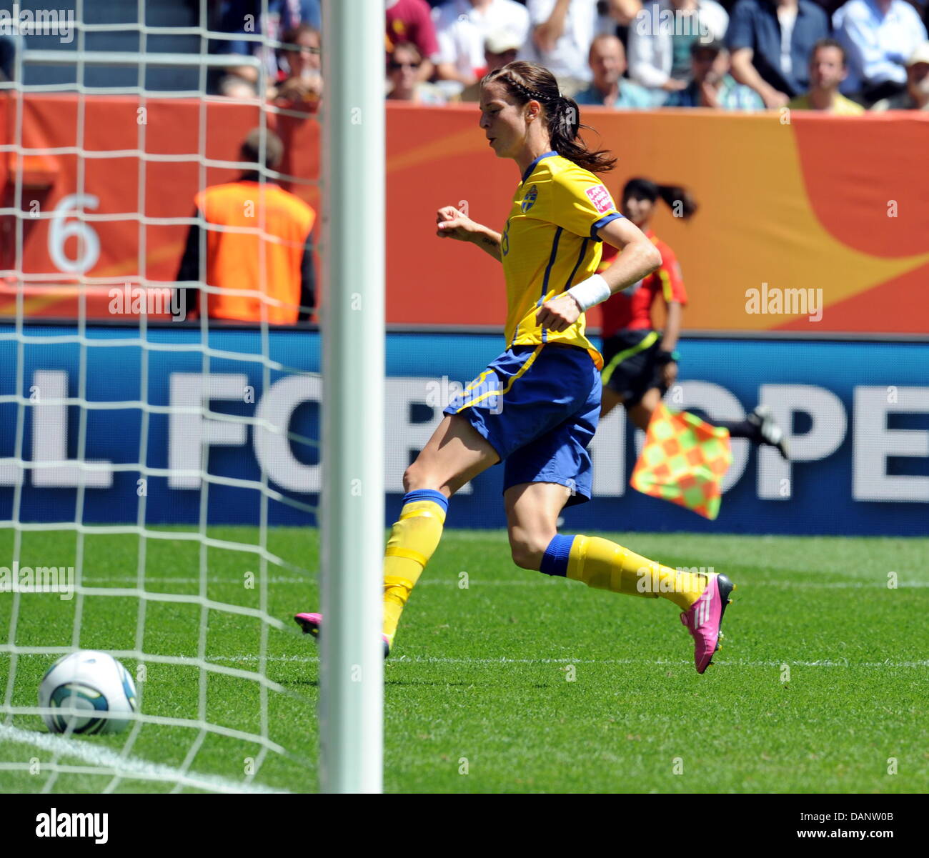 Women's soccer lotta schelin hi-res stock photography and images - Alamy