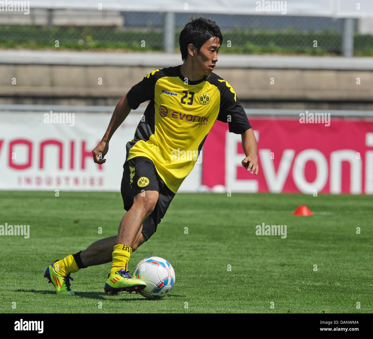 Borussia Dortmund's Shinji Kagawa plays the ball at the team's training ...