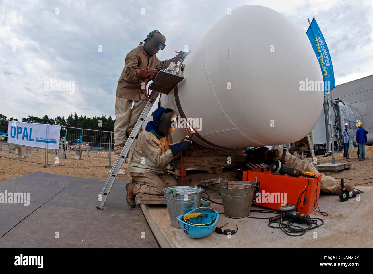 Employees weld the last welded seam on a natural gas pipeline at the ...