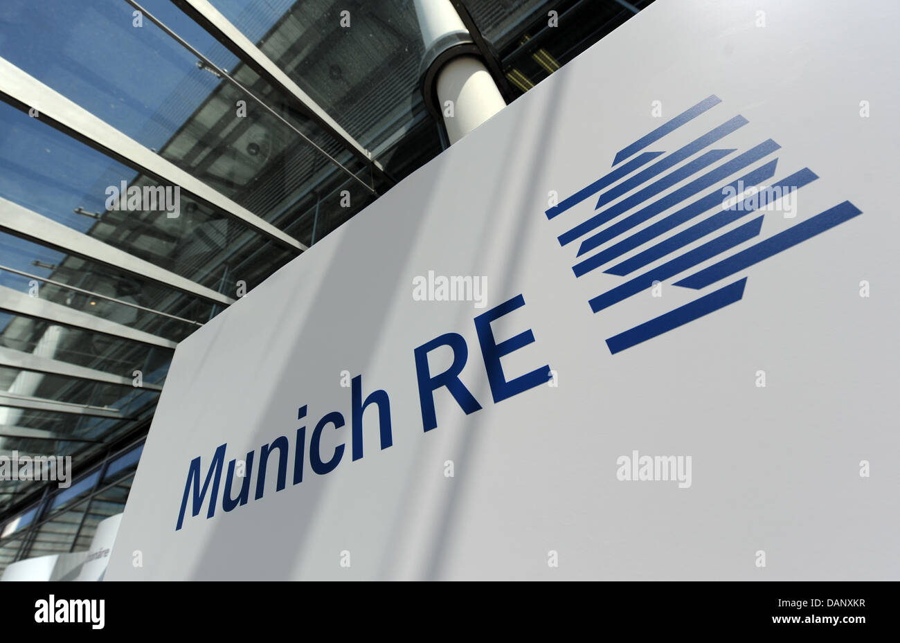 (FILE) An archive photo dated 28 April 2010 shows the logo of Munich Re ...