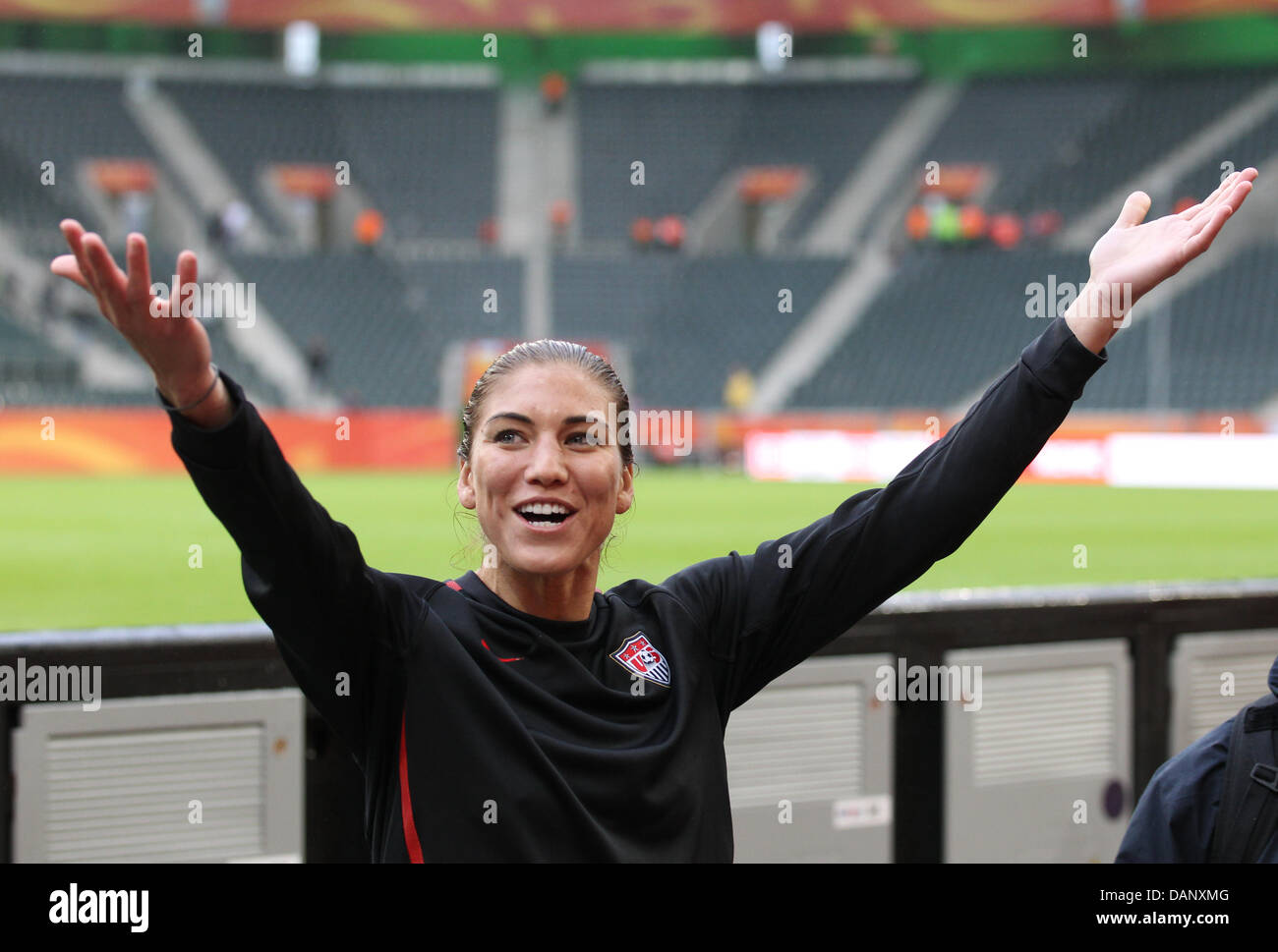 Hope solo goalkeeper 2011 hi-res stock photography and images - Alamy