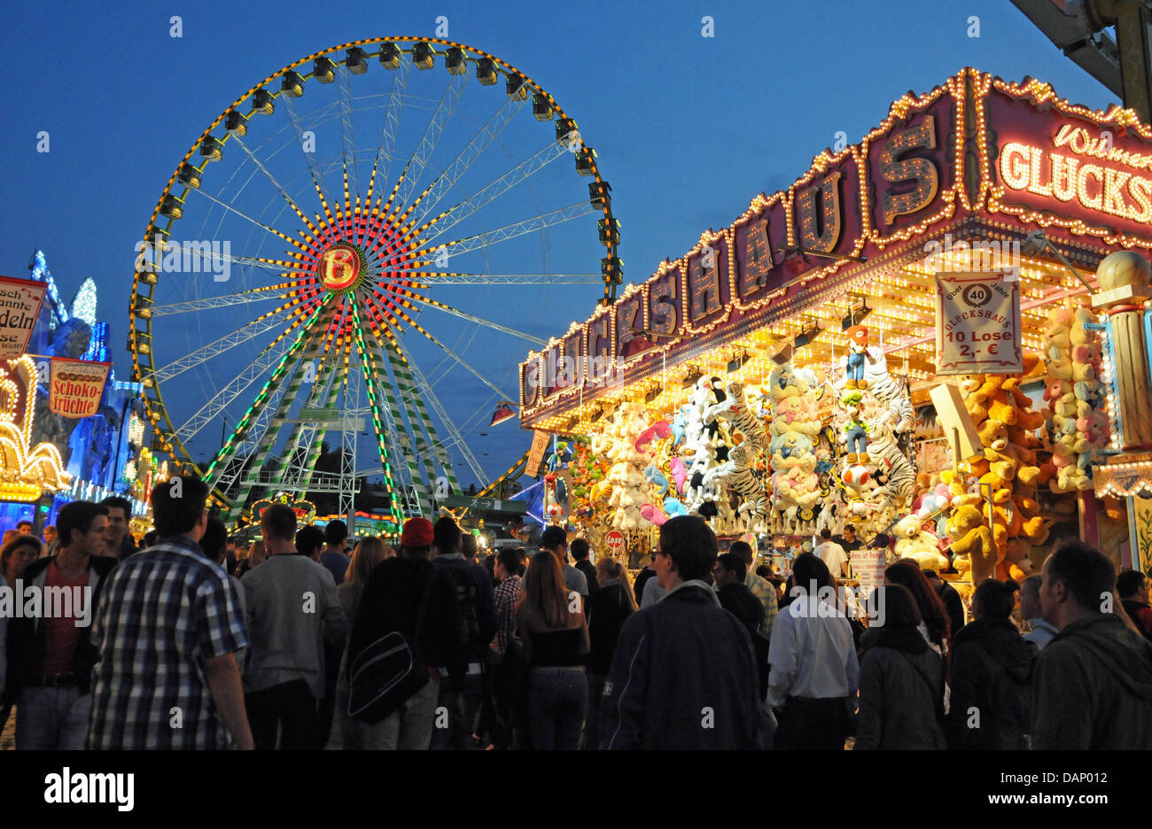 The fairgrounds are crowded at the Rhine funfair in Duesseldorf ...