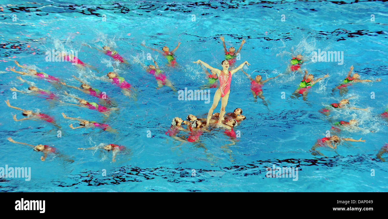 Synchronized swimming china hi-res stock photography and images - Alamy