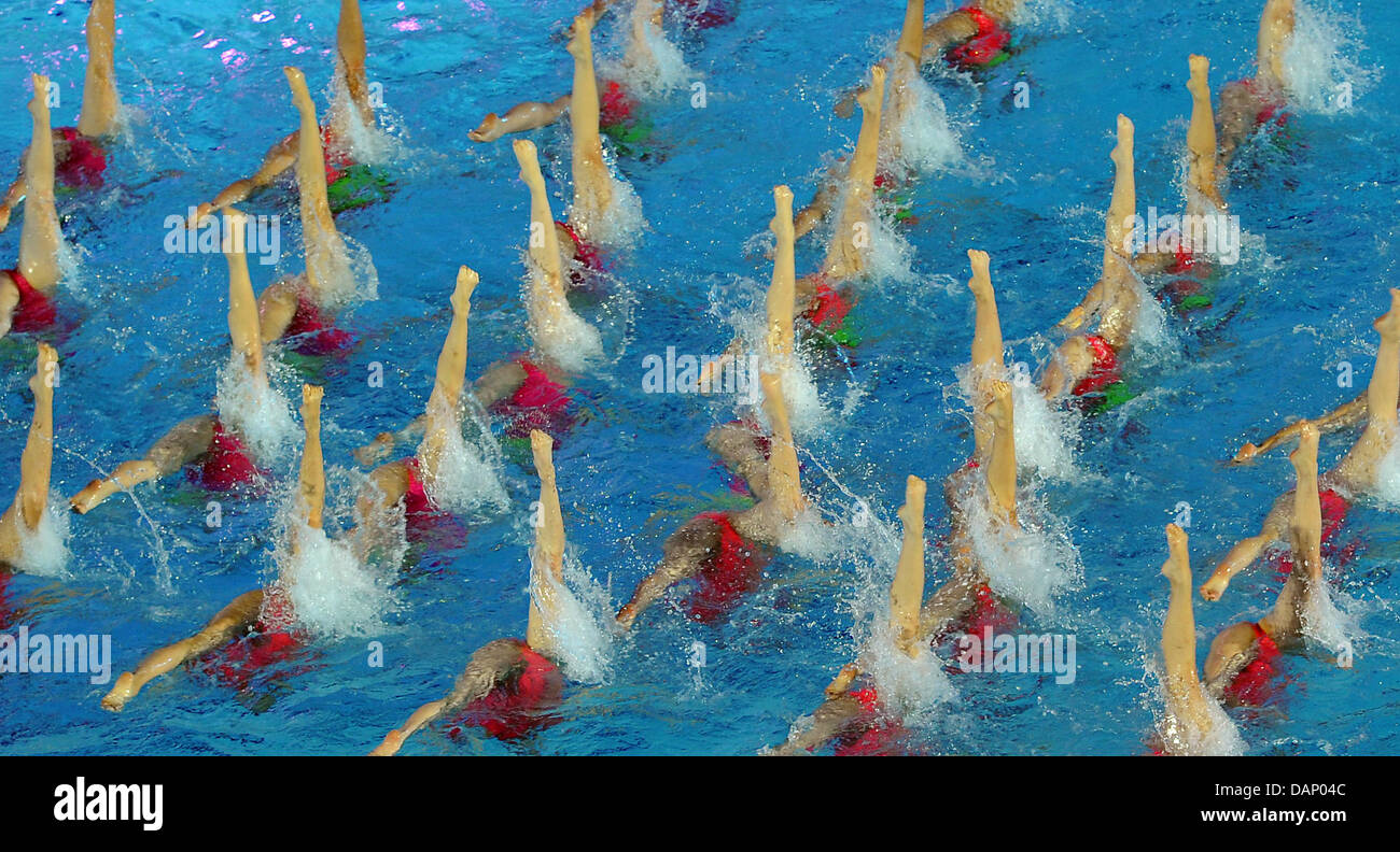 Synchronized swimming china hi-res stock photography and images - Alamy