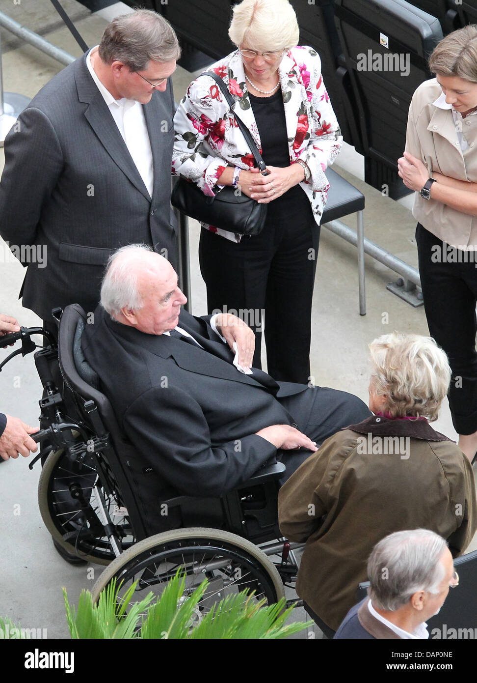 Former German chancellor Helmut Kohl (C), his wife Maike Kohl-Richter ...