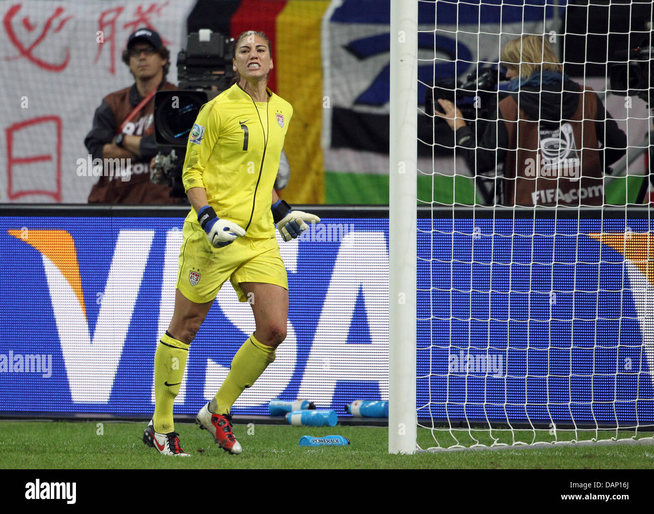 Hope solo goalkeeper 2011 hi-res stock photography and images - Alamy