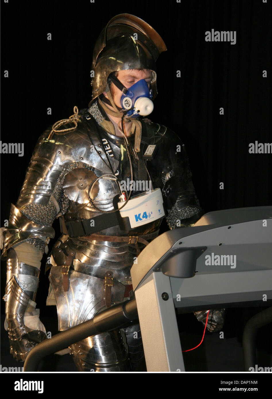 Oxygen mask on treadmill hi-res stock photography and images - Alamy