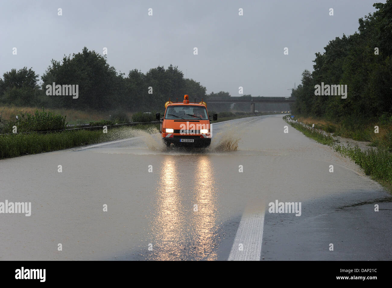 Flood flooding motorway hi-res stock photography and images - Alamy