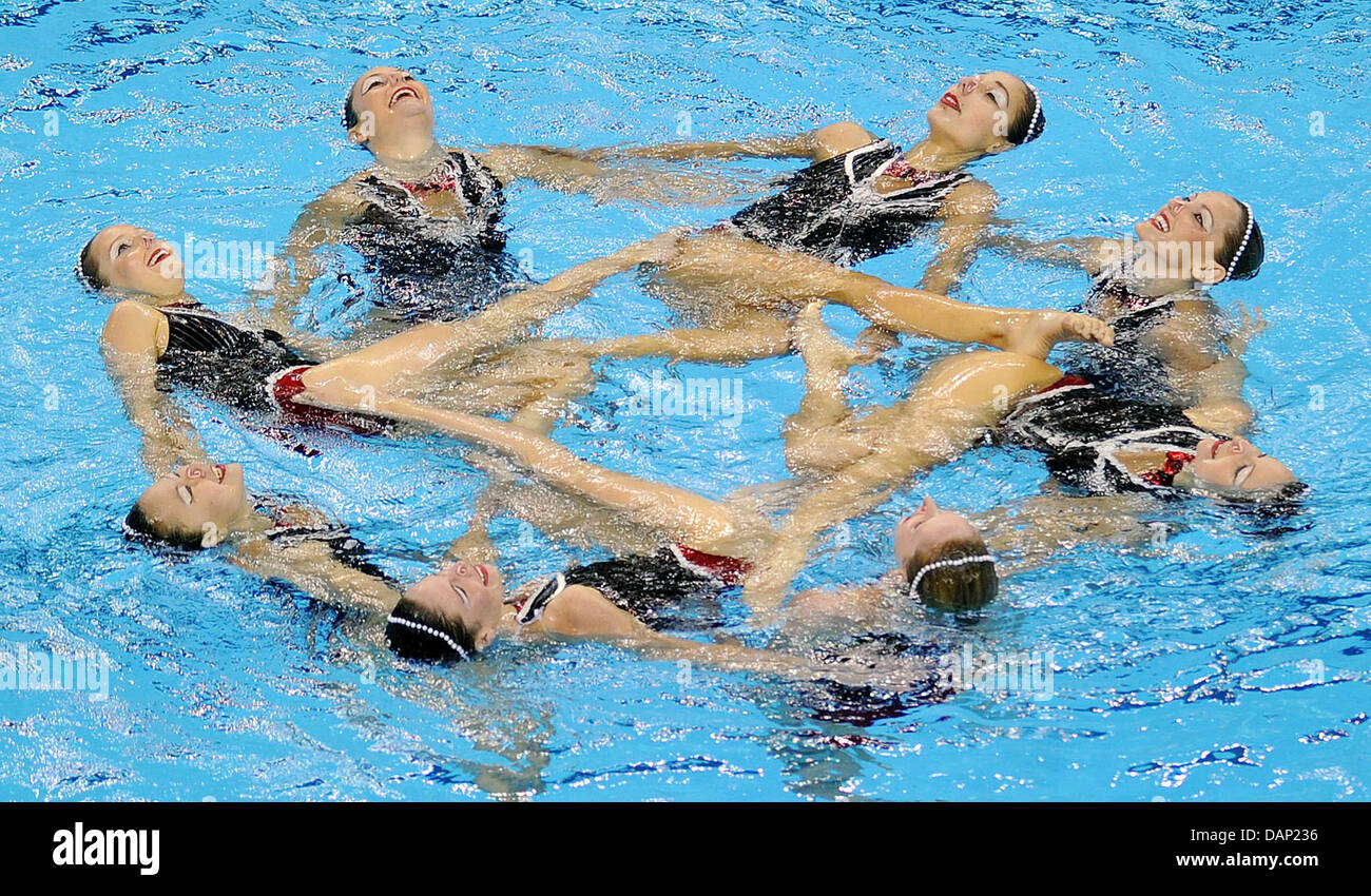 Synchronized swimming legs hi-res stock photography and images - Alamy