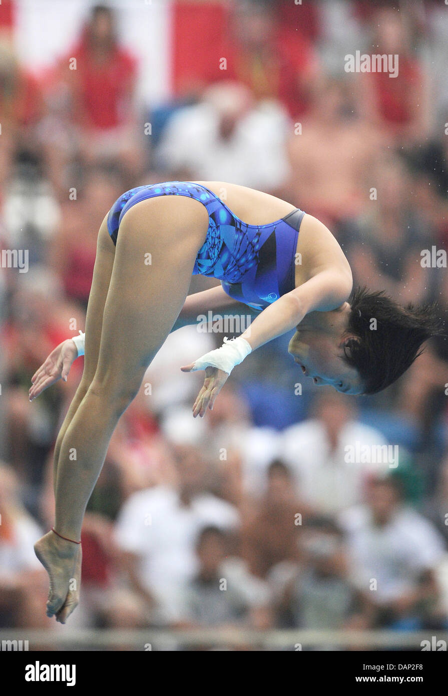 China's Chen Ruolin dives to win the women's 10m platform final at the ...