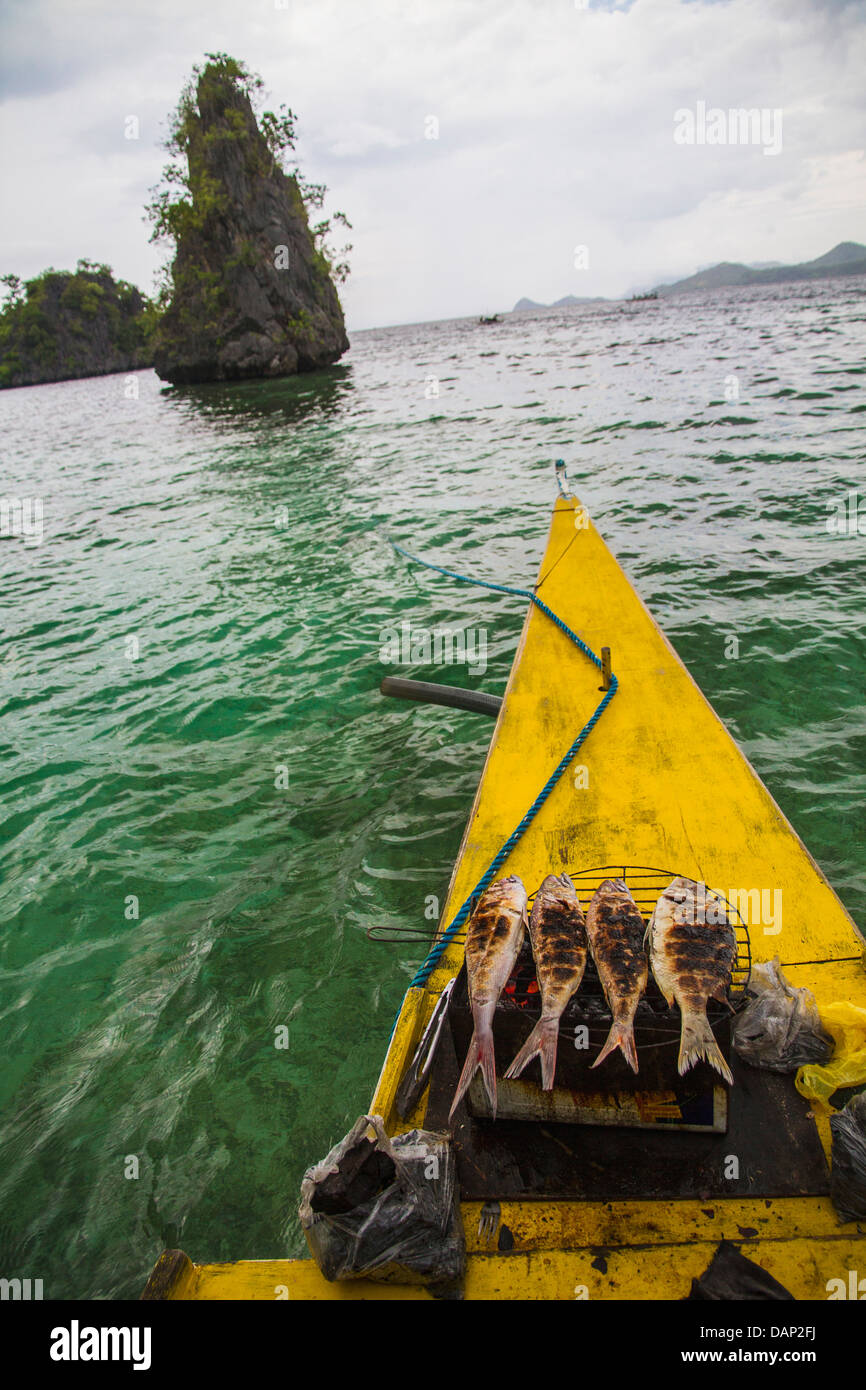 Philippines, Fresh grilled fish on Banca Boat Stock Photo - Alamy