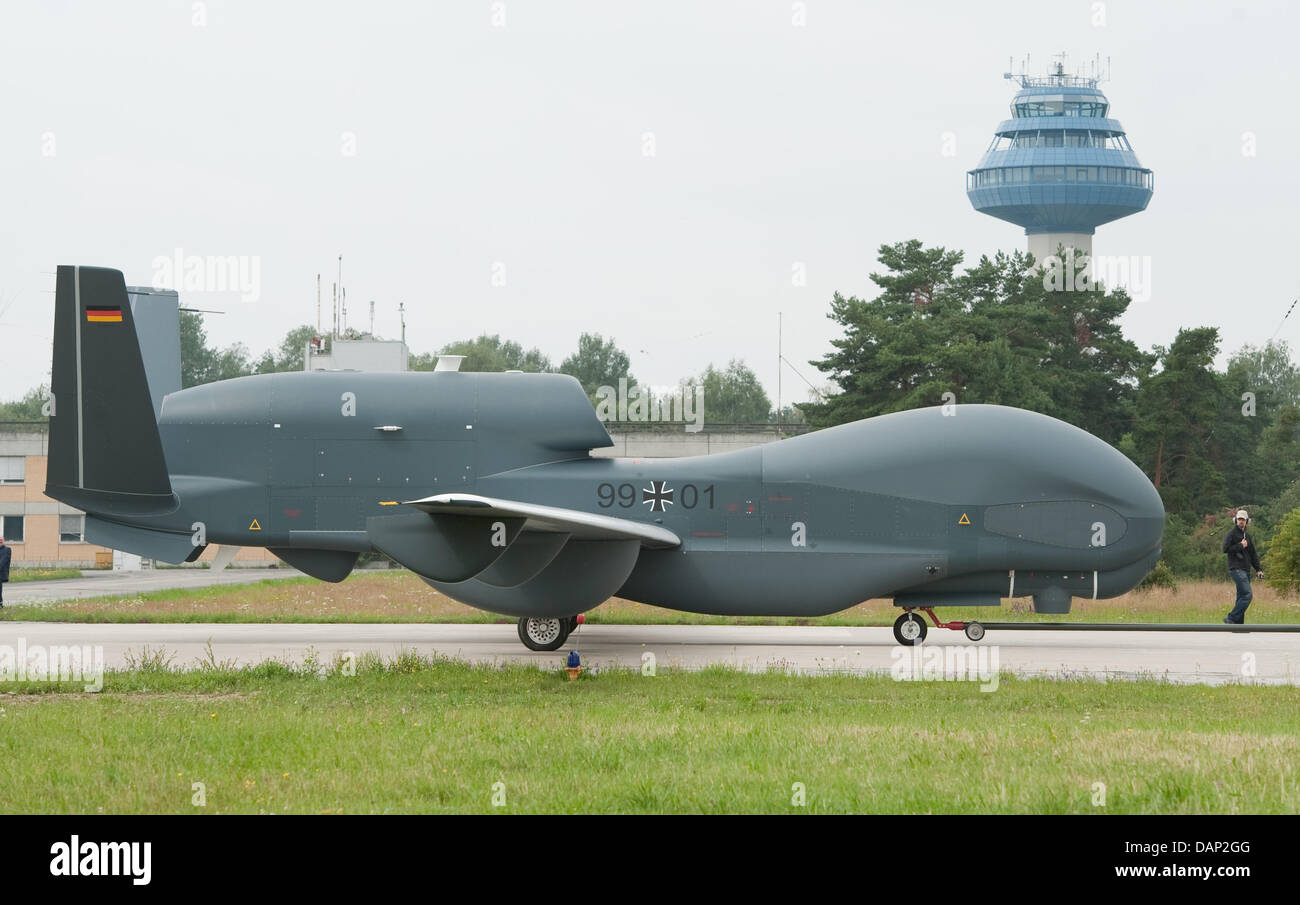 The unmanned aerial vehicle Euro Hawk is taken to its arking position ...