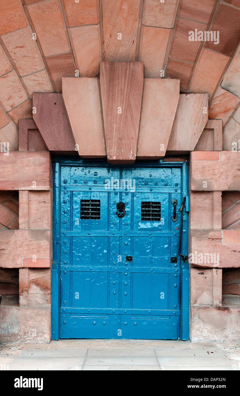 Strong architecture hi-res stock photography and images - Alamy