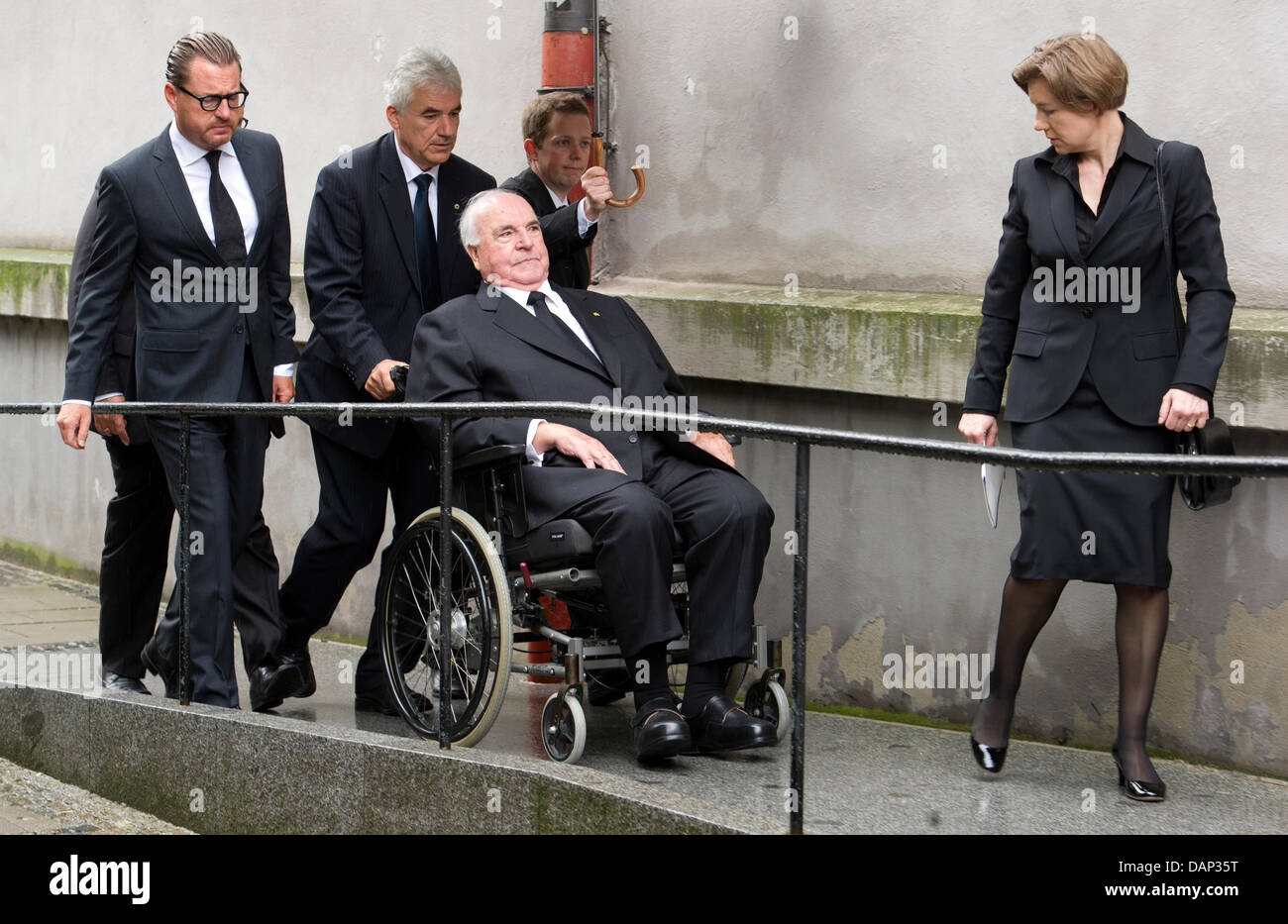 Former Chancellor Helmut Kohl (C), his wife Maike Kohl-Richter (R Stock ...