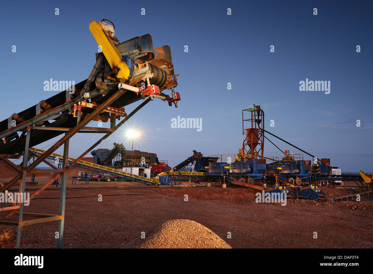 Riet Puts diamond plant excavating and processing alluvial diamonds ...