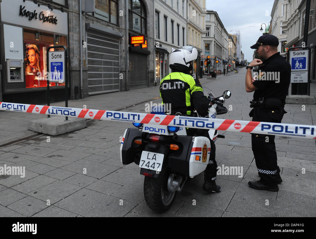 After a bomb explosion, the police seals of the city center of Oslo ...
