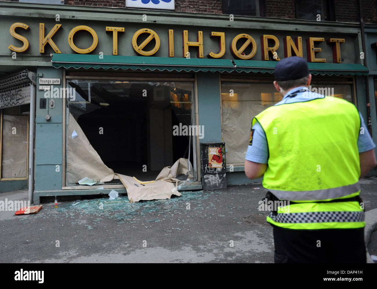 After a bomb explosion, the police seals of the city center of Oslo ...