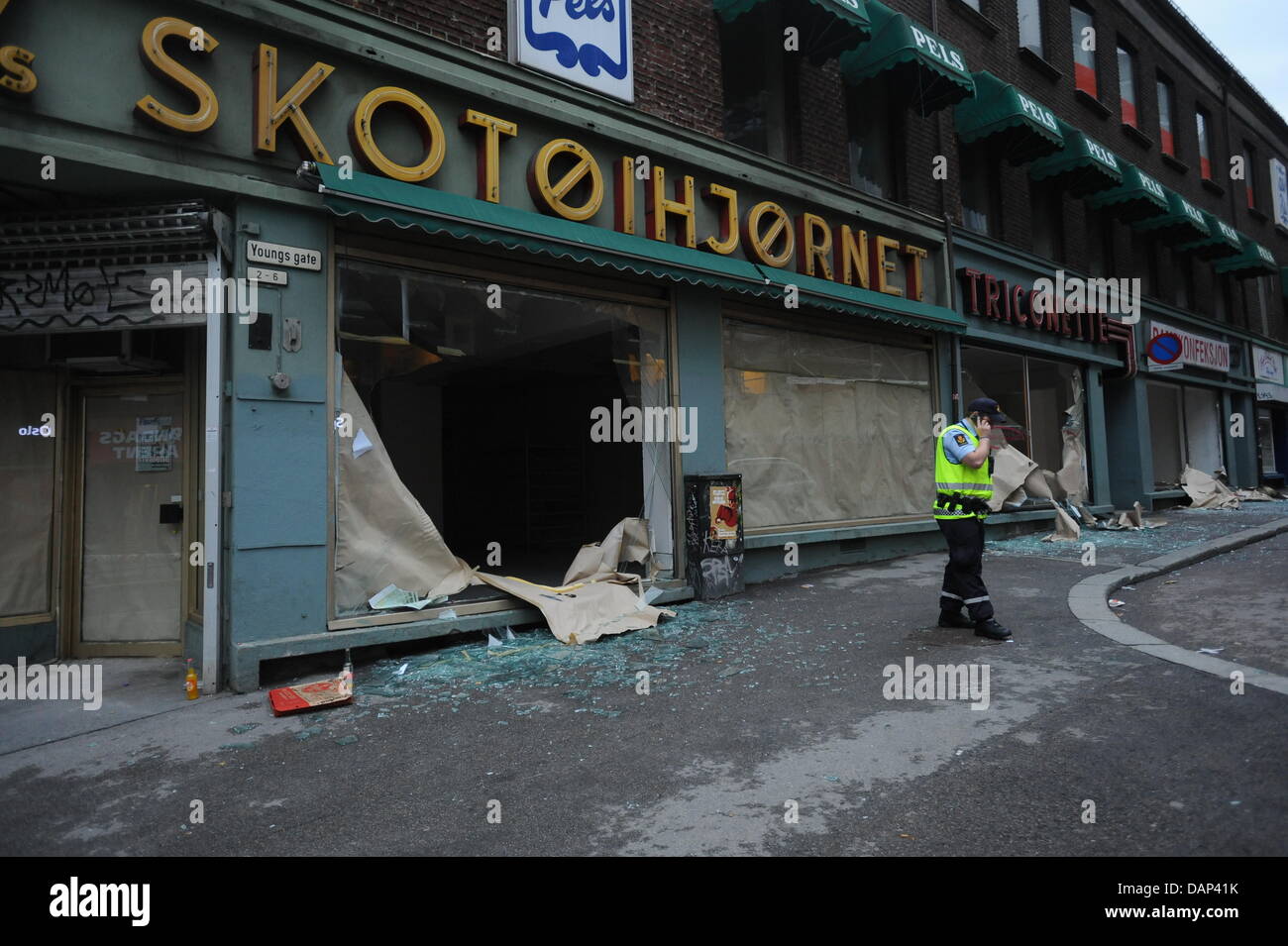After a bomb explosion, the police seals of the city center of Oslo ...