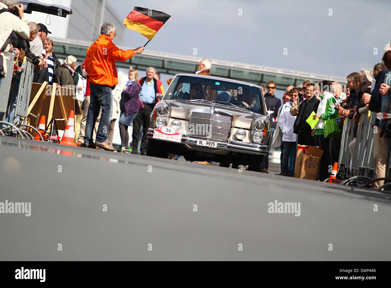 A Mercedes starts the Rally '2,000 km through Germany' at the ...