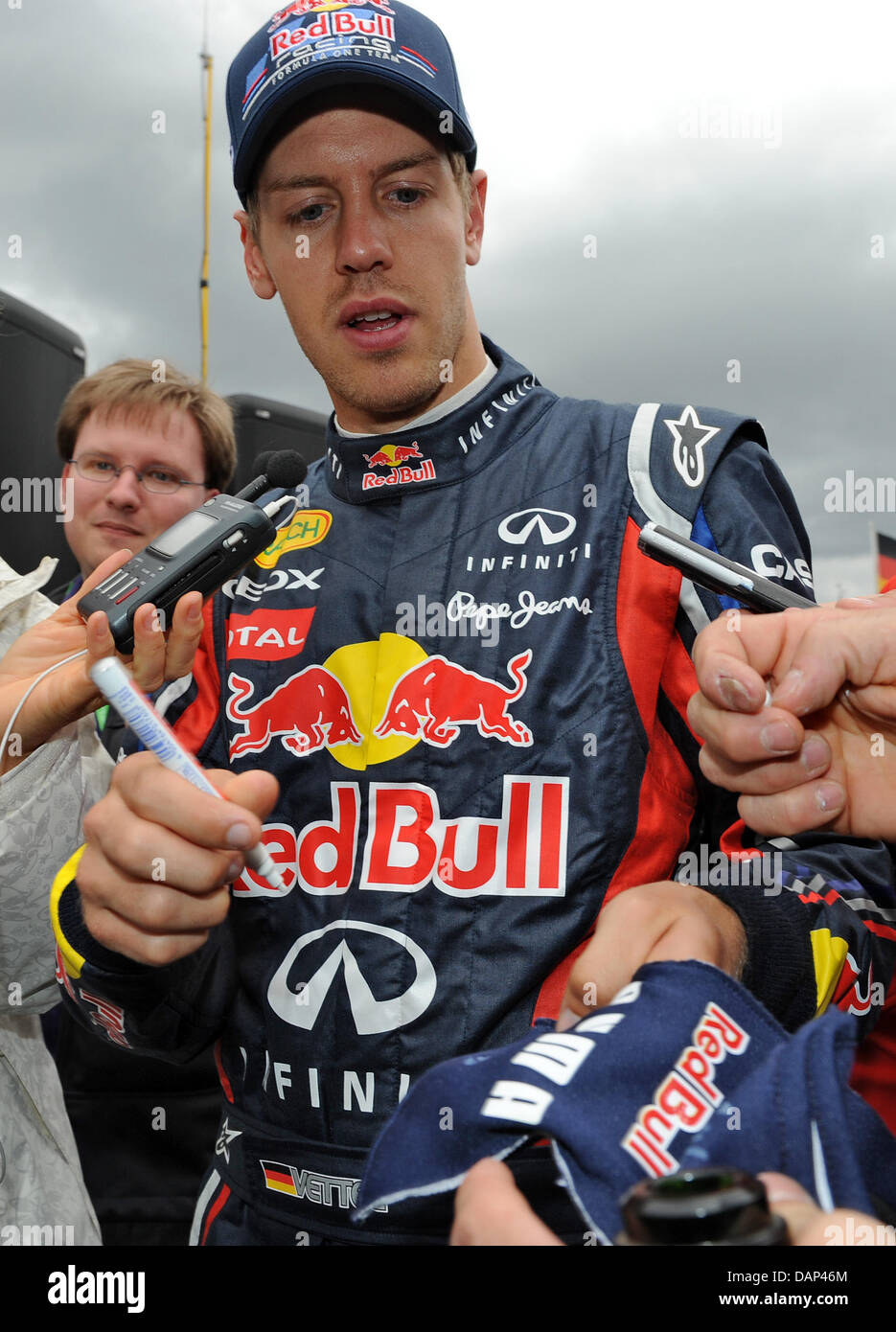 Autograph session formula one hi-res stock photography and images - Alamy