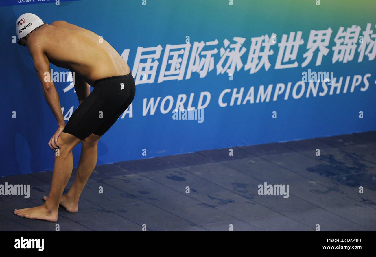 Swimmer Charles Houchin of USA throws up after his men's 400m freestyle ...