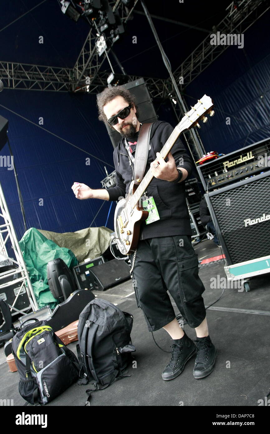 Guitarrist of the Libanese rock band The Kordz, Nadim Sioufi, performs in Dresden, Germany, 23 ...