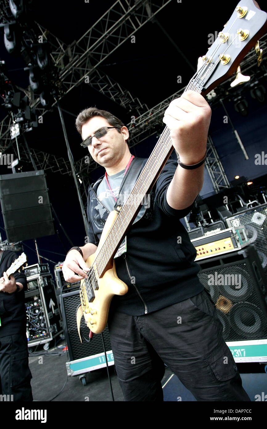 Bassist Nadim Abou-Chacra of the Libanese rock band The Kordz performs in Dresden, Germany, 23 ...