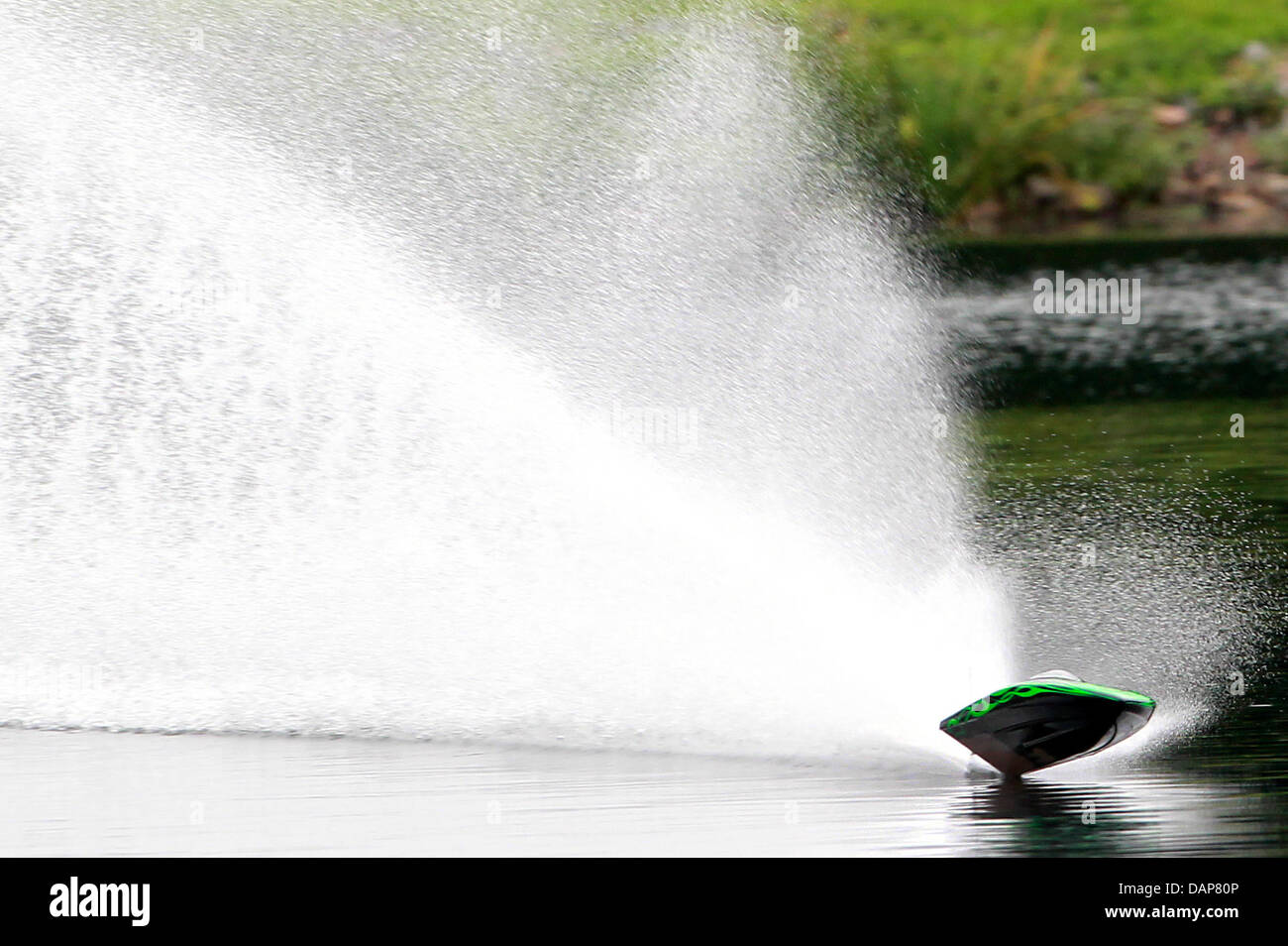 Speed boat speeds across hi-res stock photography and images - Alamy