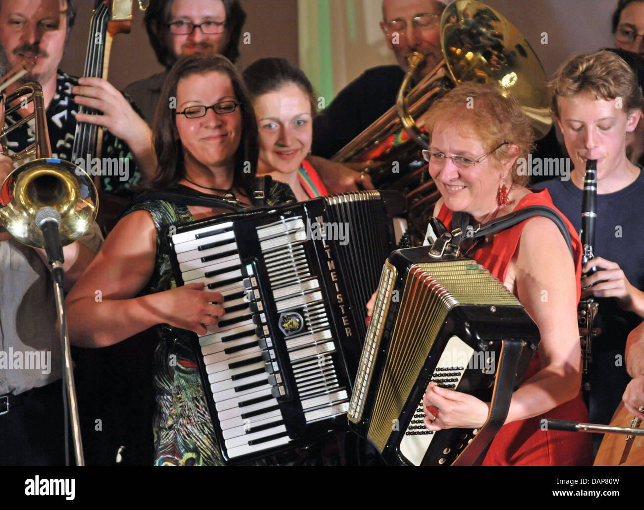 Klezmer instruments hi-res stock photography and images - Alamy