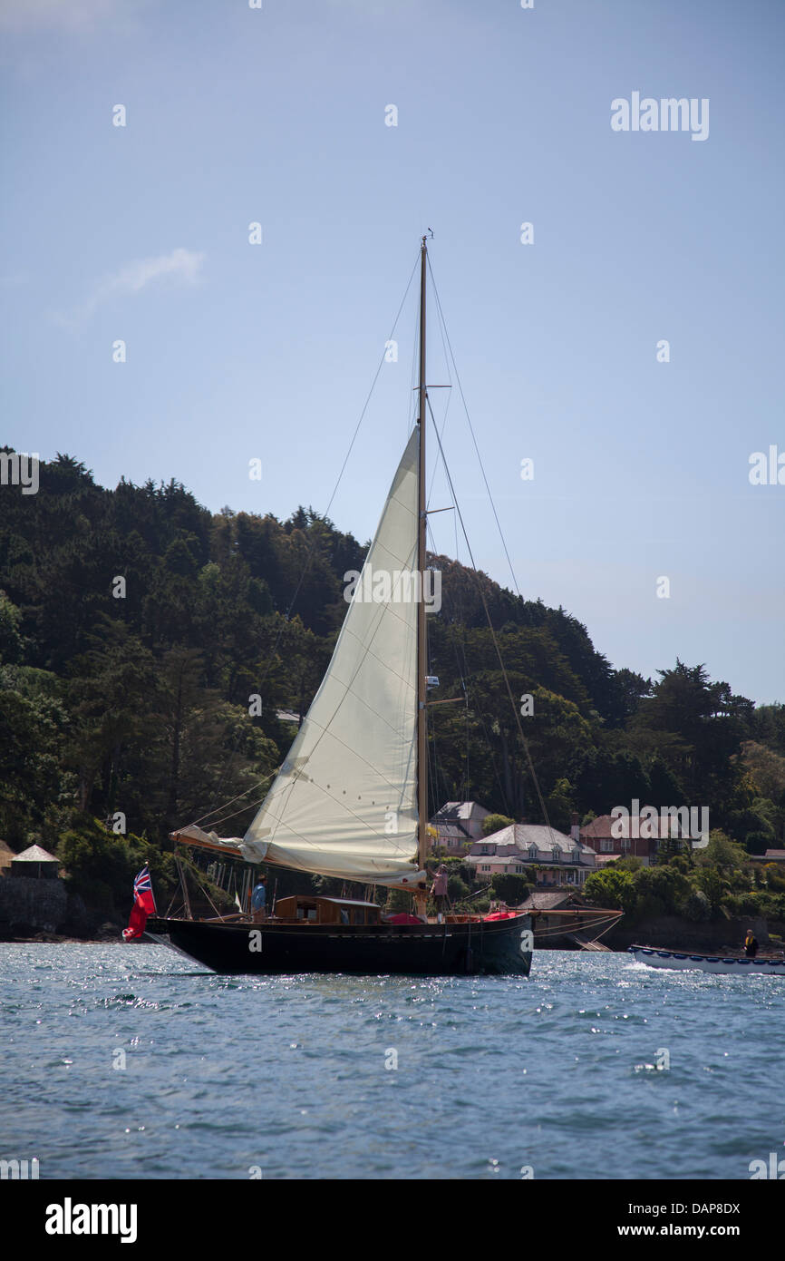 yacht sailing on Salcombe estuary, Devon Stock Photo - Alamy