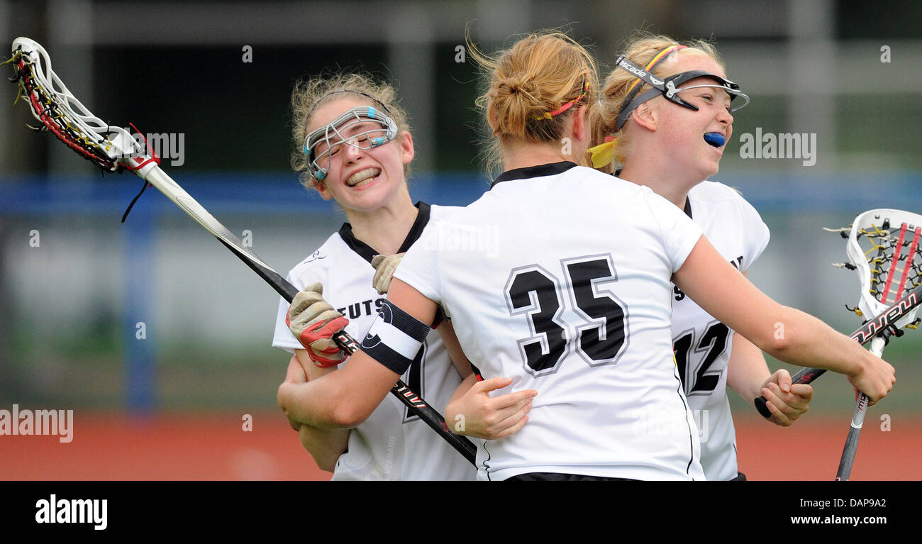 German national lacrosse players (L-R) Insa Kriwall, Laura Roesberg and ...