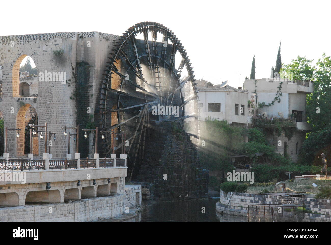 Hama noria water wheel hi-res stock photography and images - Alamy