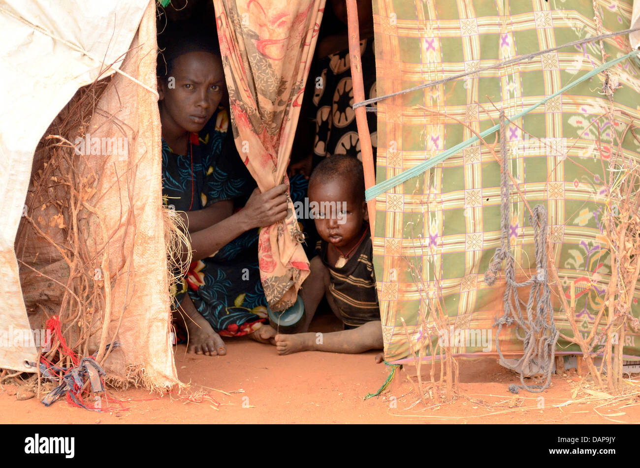 Refugees camp inside shelter hi-res stock photography and images - Alamy
