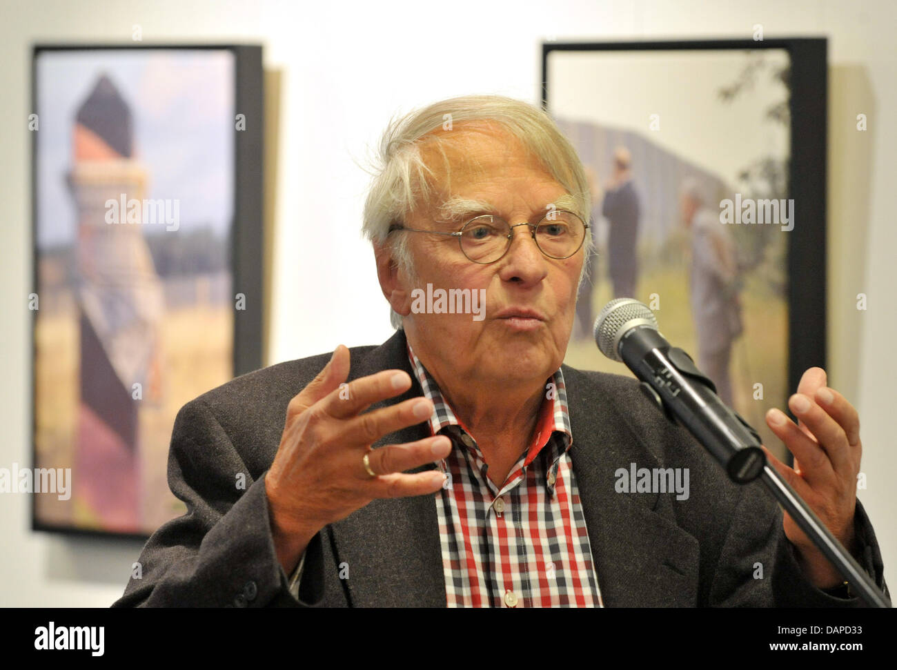 Photographer Uwe Gerig speaks during the exhibition 'Tatort-Fotos eines ...