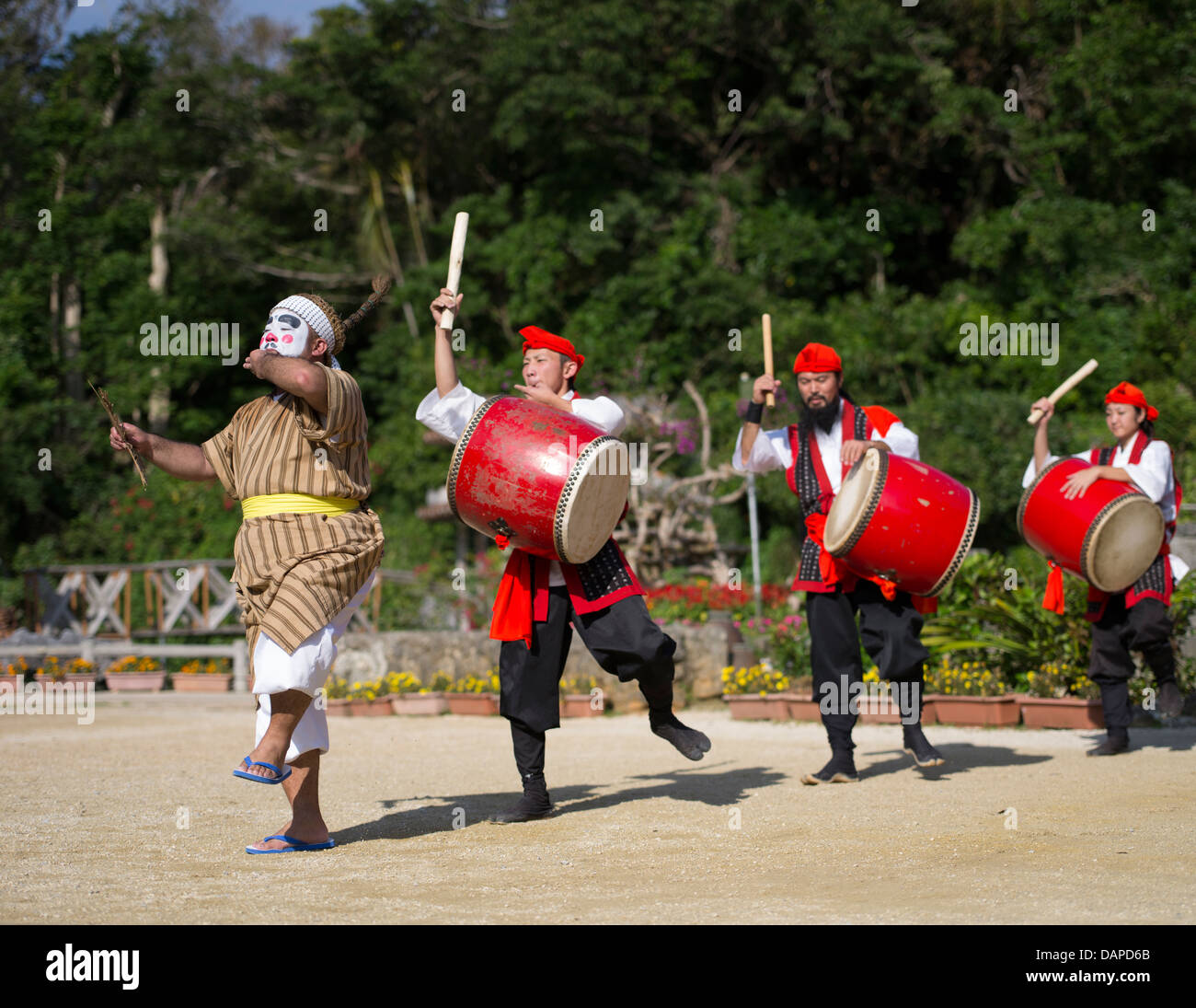 Eisa dancers okinawa hi-res stock photography and images - Alamy
