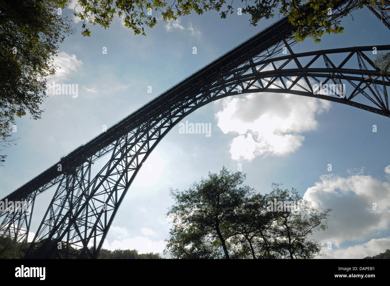 A file picture taken on 29 September 2010 shows the arch of the ...