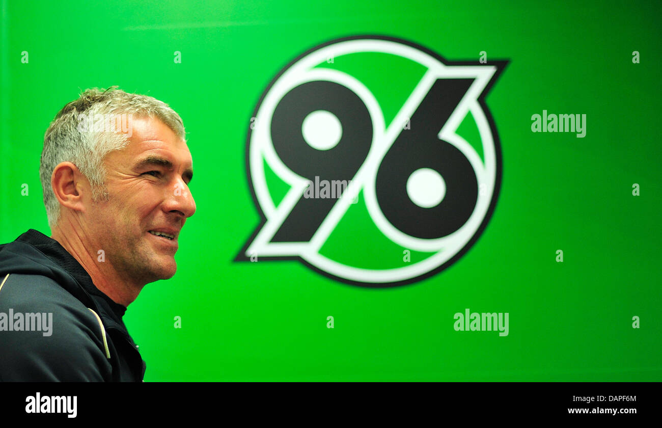 Mirko Slomka, head coach of the Bundesliga soccer club Hanover 96 ...