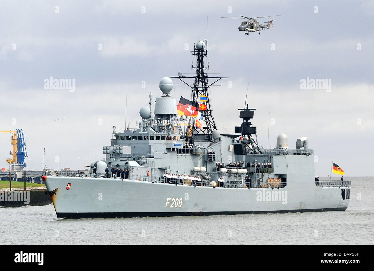 The frigate 'Niedersachsen' of the German Navy anchors at the navy base ...