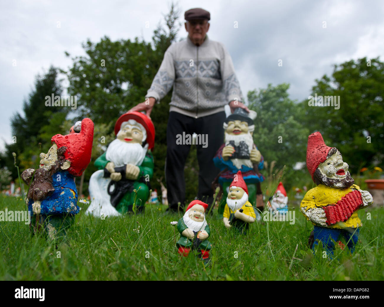 Garden dwarfs hi-res stock photography and images - Alamy