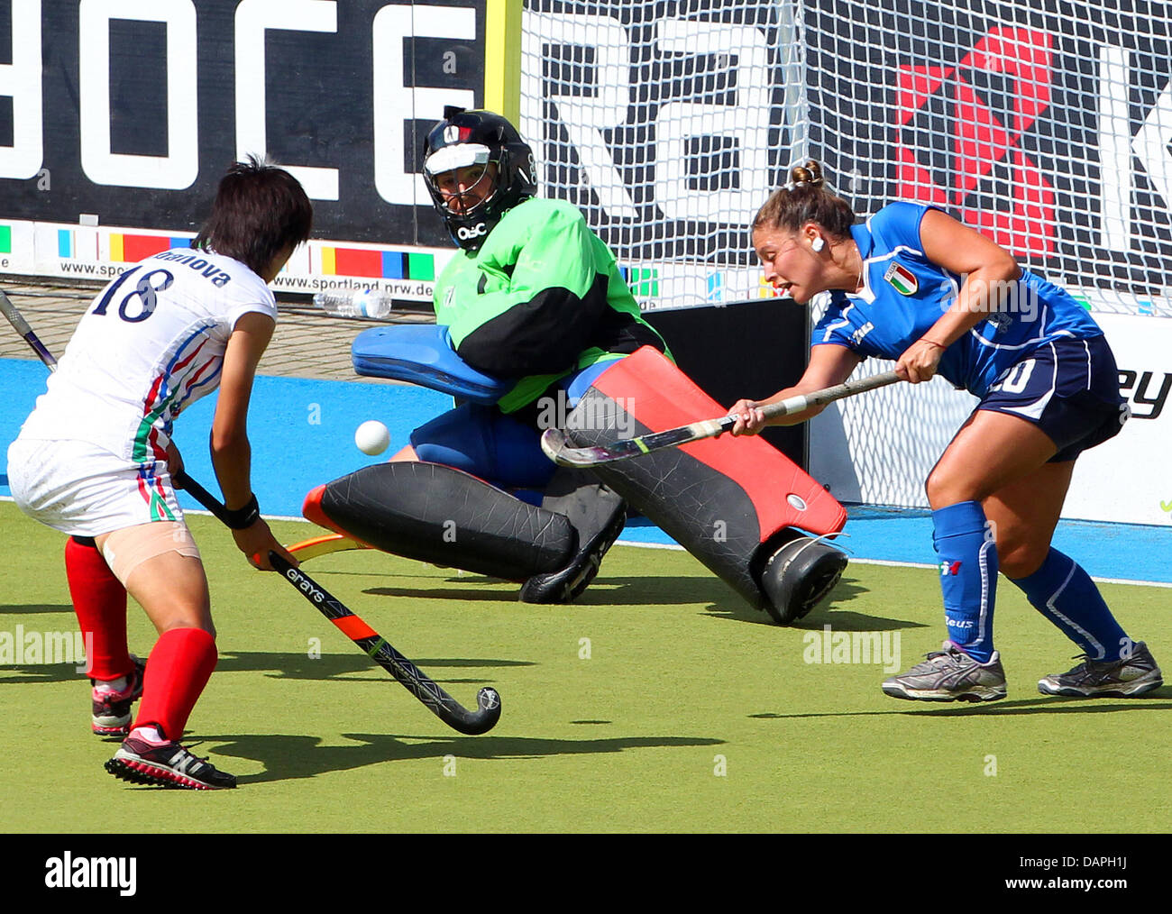 Italy's Roberta Ulliu (M) and Candelaria Blanco (r) tackle Azerbaijan's ...